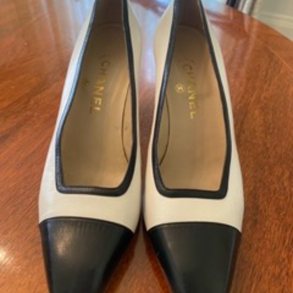 Vintage Chanel Square-Toe Pumps - Gem